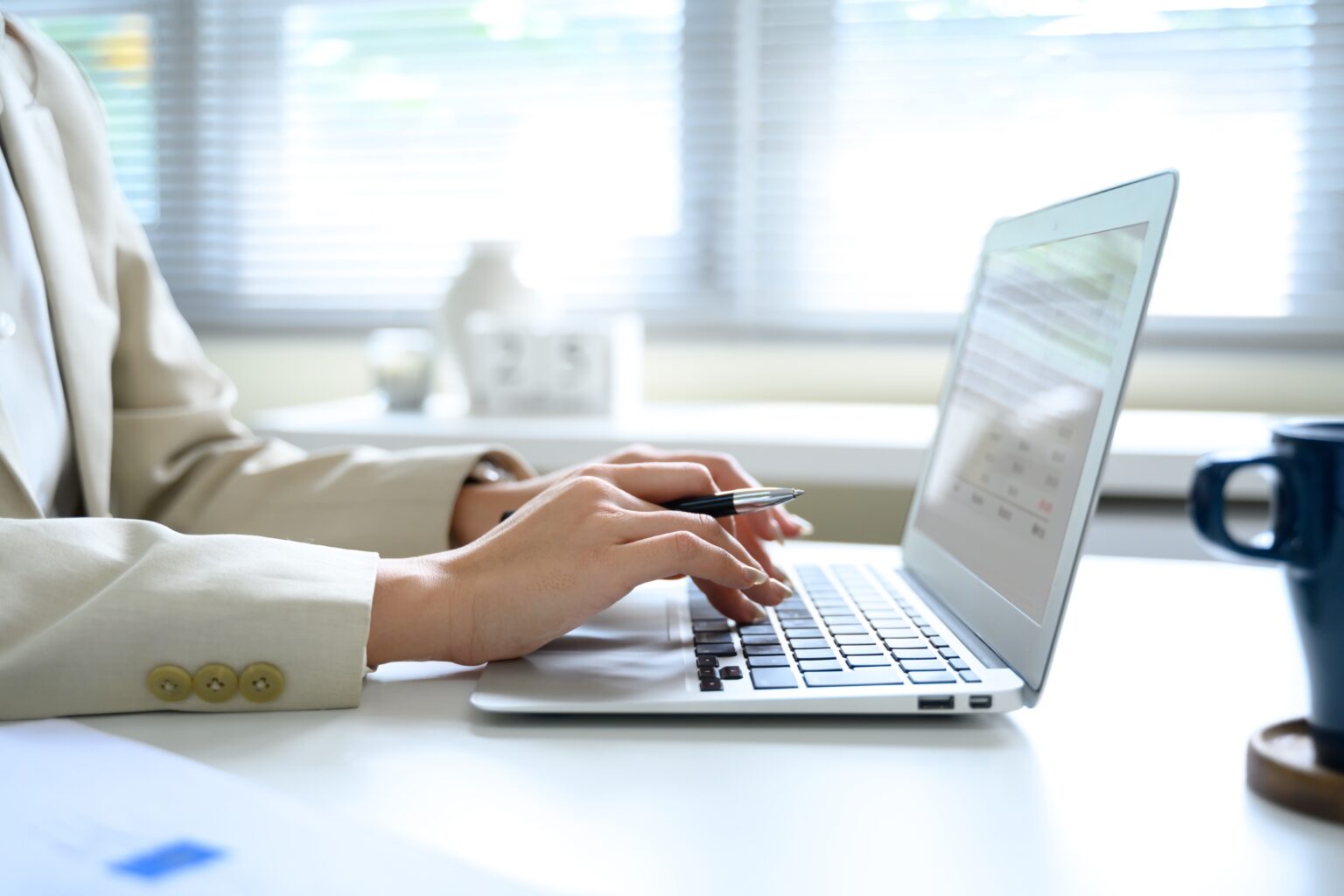 Intune MDM: Pros, Cons & Top 8 Alternatives in 2025